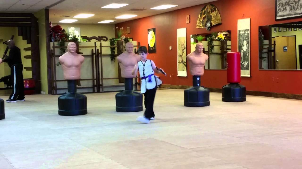 Ben performs Kung-fu Nan Dao (sword) - YouTube