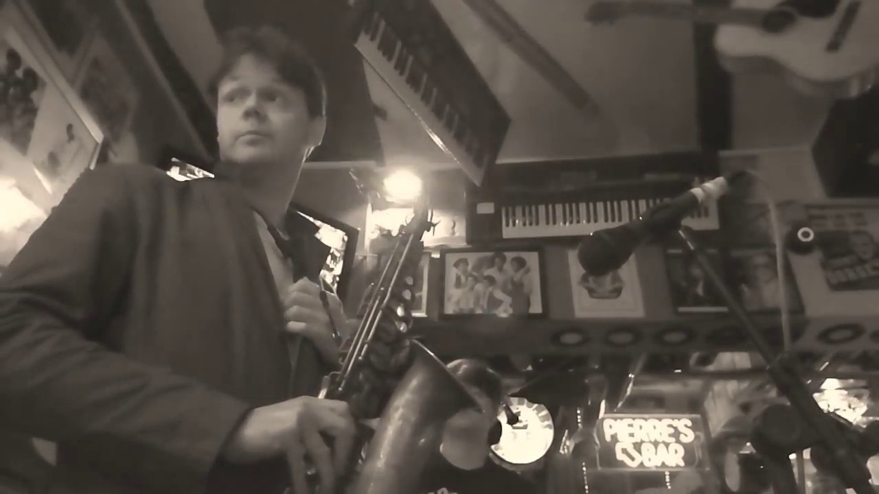 Vamping out - sax solo over a pop riff. - YouTube