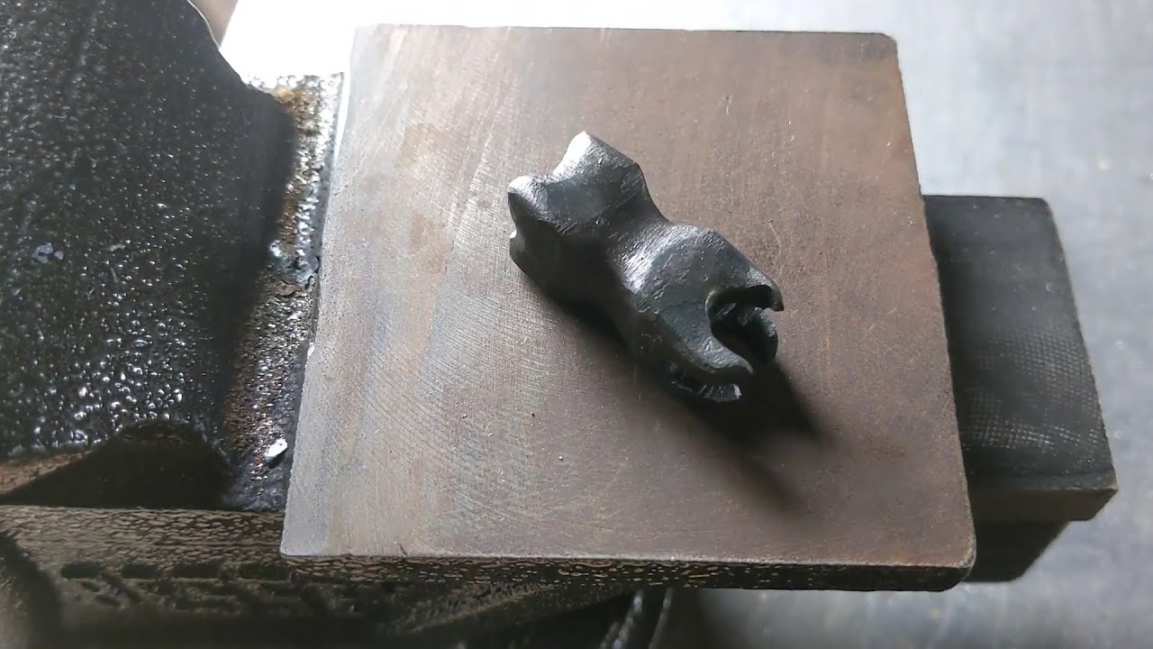Forging a Tooth - A Rainy Day at the Forge - YouTube
