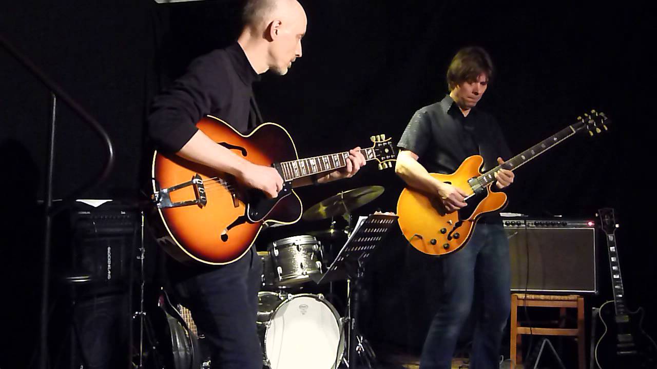 Jan Bierther Trio und Gregor Hilden - Doodlin - YouTube