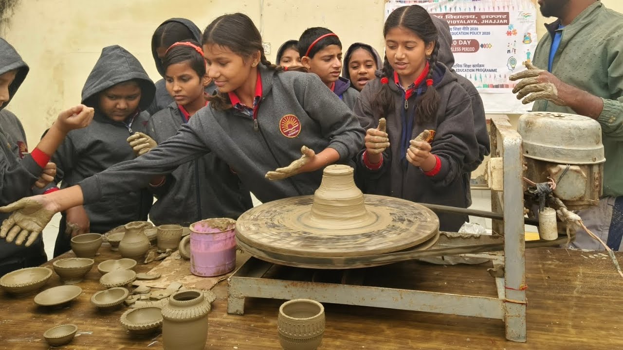 How to Use a Pottery Wheel for Kids | Pottery Lessons for Child ...