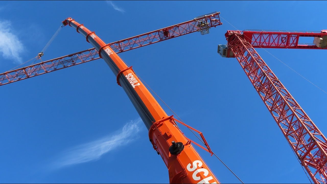 LIEBHERR LTM 1300-6.2 vom KRANDIENST SCHULZ bei der Demontage eines ...