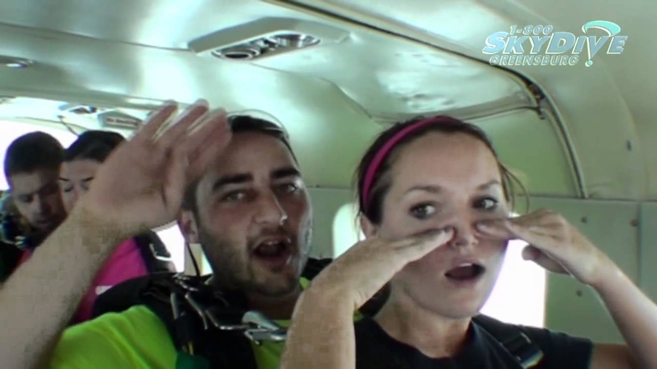 Mckenzie Burns's Tandem skydive! - YouTube