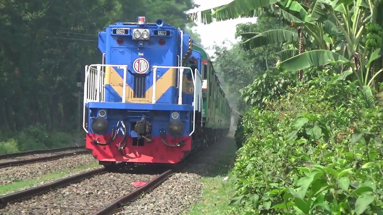 High speed Diesel train Action ll Maitree + Kopothakkho express With ...