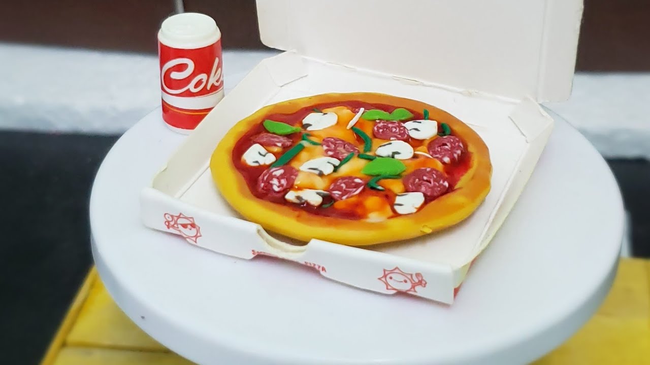 Making Miniature Cheesy Pepperoni Pizza 🍕|polymer clay made - YouTube