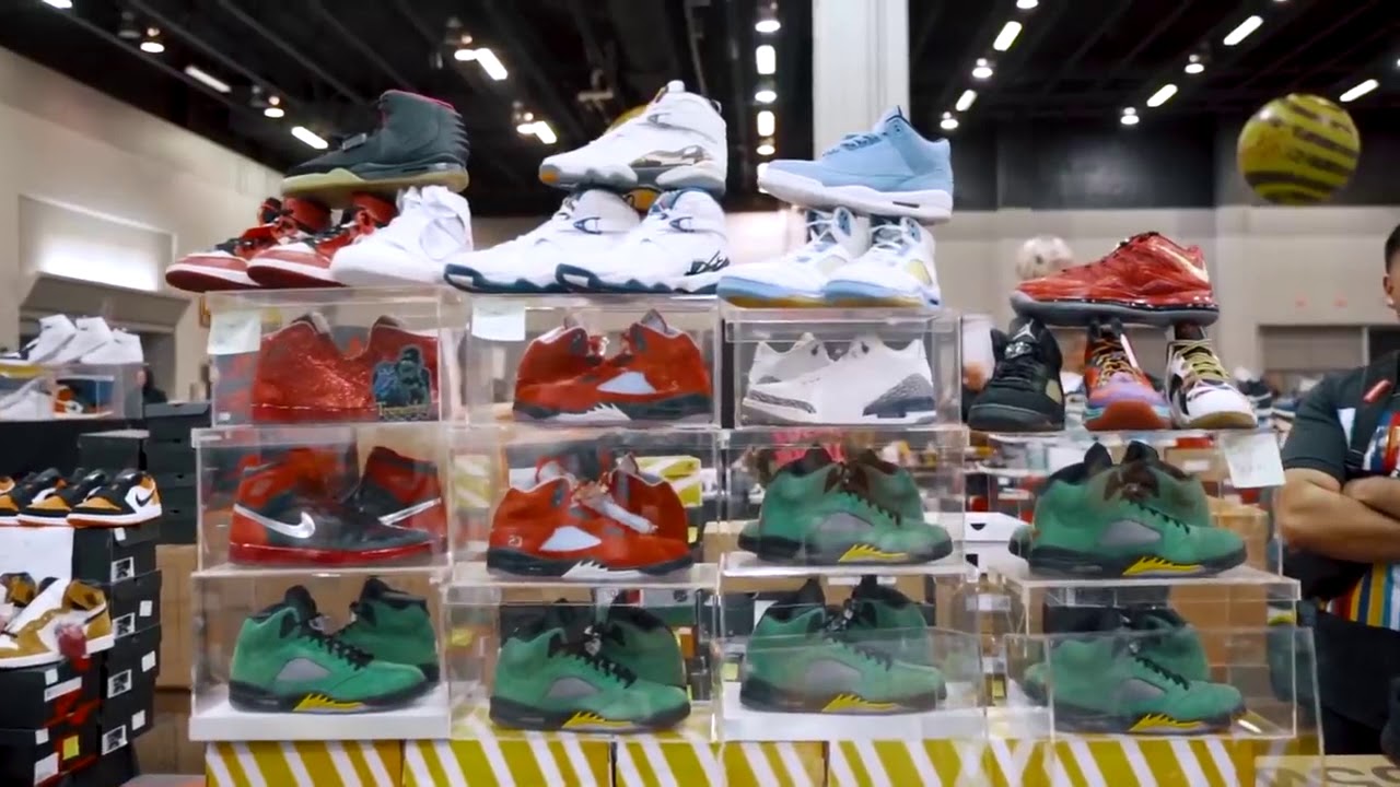Sneaker Con Line Up ! - YouTube
