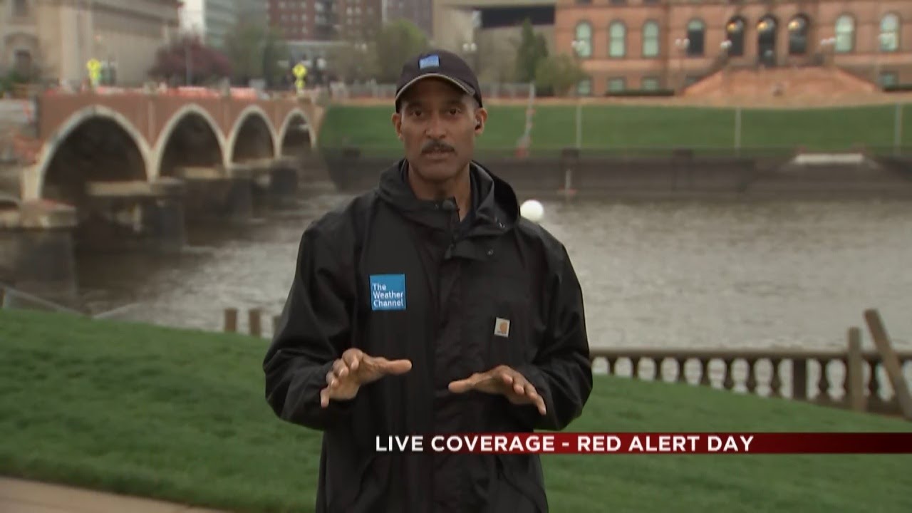 Weather Channel Paul Goodloe in Des Moines reporting on severe weather ...