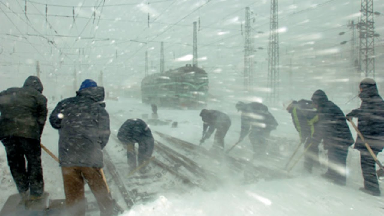China rare Phenomenon in March! Snow storm buries streets and cars in ...