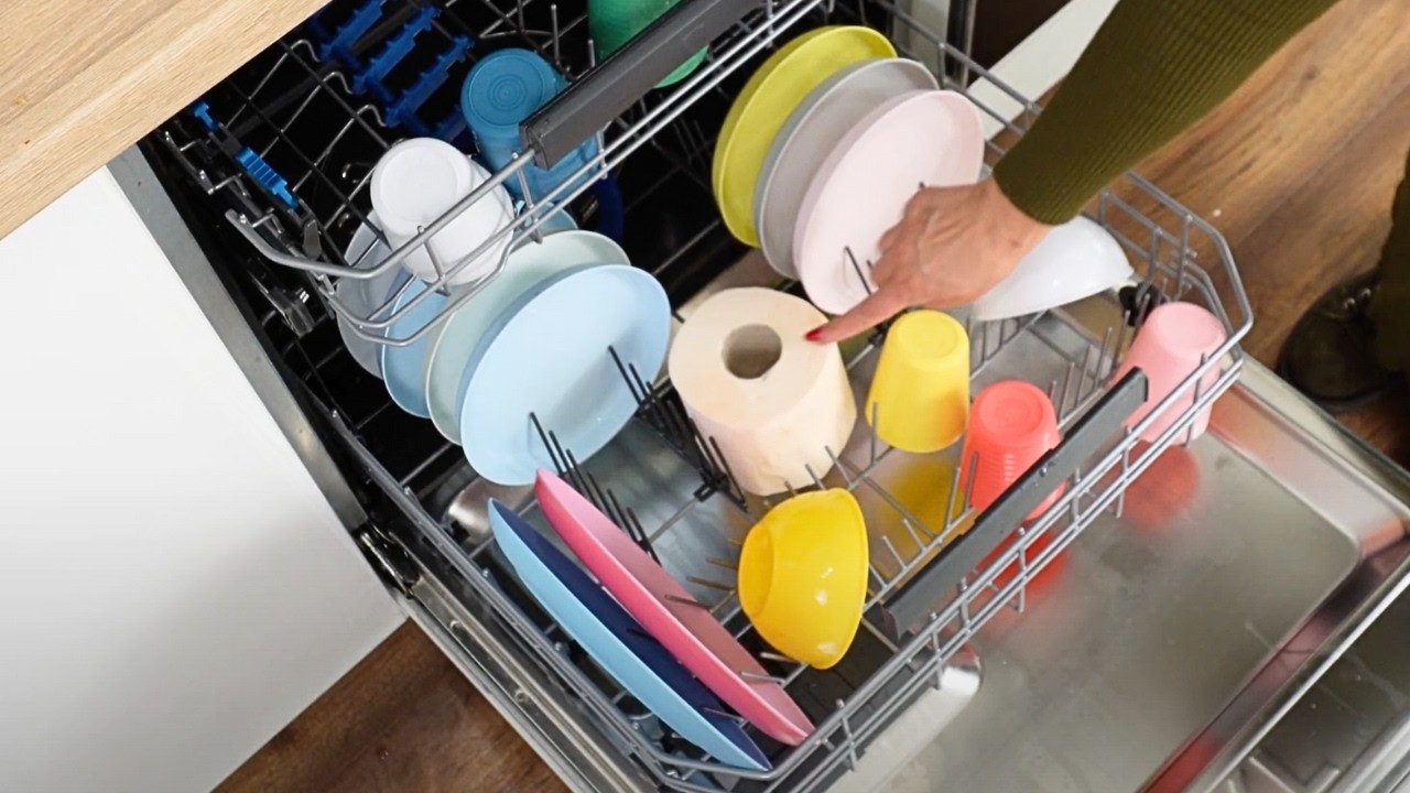 Put toilet paper in the dishwasher and save your time! - YouTube