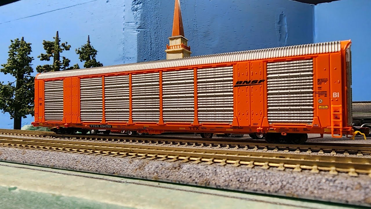 Scale Trains Autorack BNSF Orange Scheme N Scale - YouTube