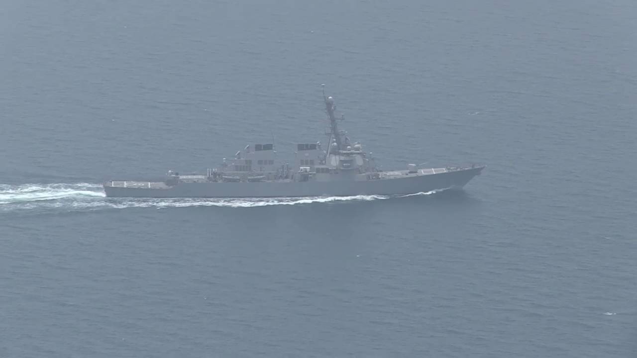 USS Boxer (LHD 4) and USS Stout (DDG 55) transit the Strait of Hormuz ...