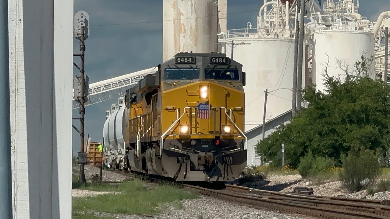 SB bad order cars to AWRR 4-10-24 - YouTube