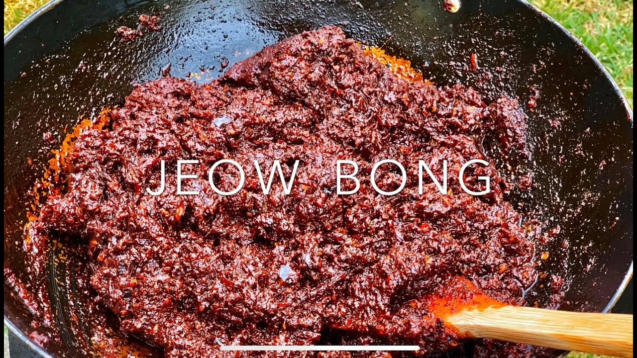 Jeow Bong with Cooked Sliced Pork Skin - YouTube