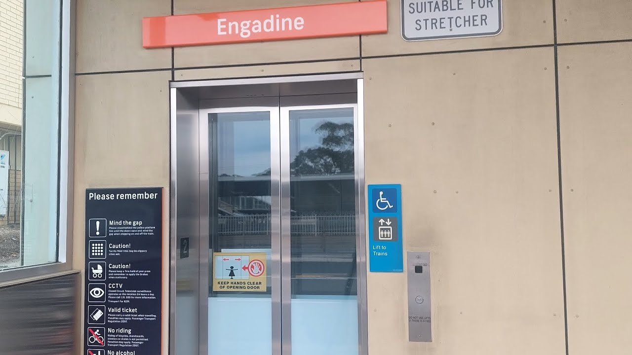 Deve-Schindler hydraulic lift at Engadine Station - YouTube