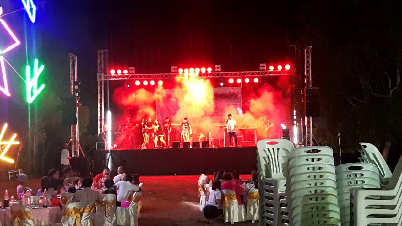 Present stage 8 เมตร แสดงสด A - YouTube