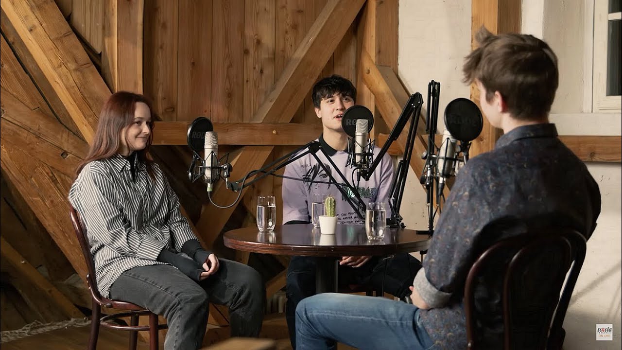 Agáta Chroustovská a Tim Exner - Talk show Rozcestí - YouTube