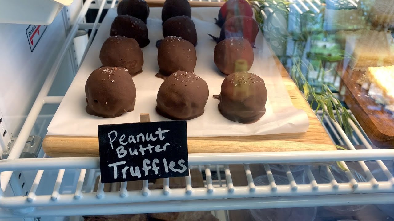 100 % KETO Bakery (sells out everyday) - YouTube