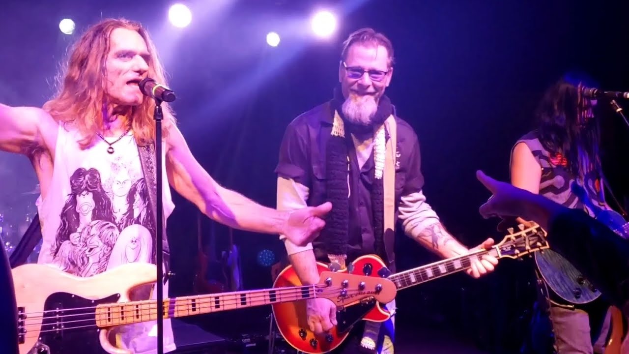 Train Wreck rockin' "Everlong"🤪🤙 - YouTube