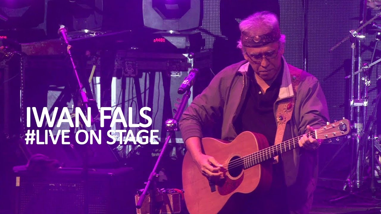 Live on Stage "Iwan Fals - Aku Bukan Pilihan" - YouTube