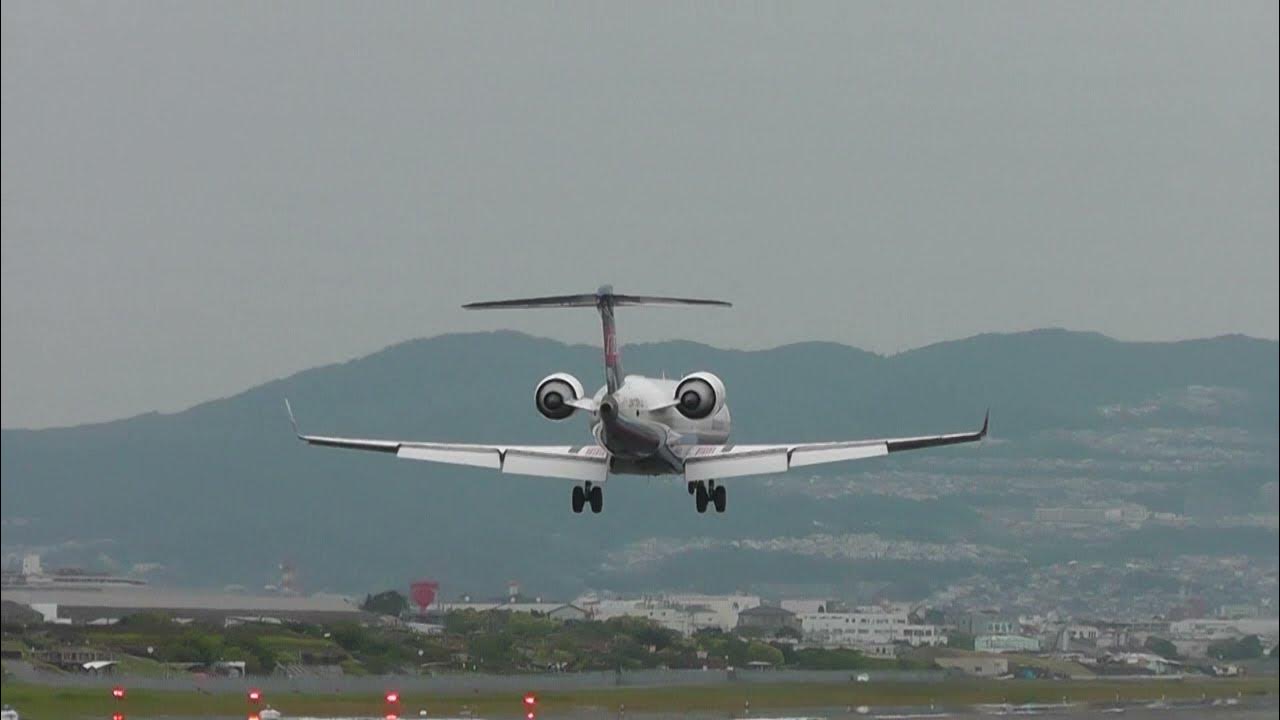 天草エアライン ATR42 IBEX CRJ-700 伊丹空港へ着陸のシーンです。 - YouTube