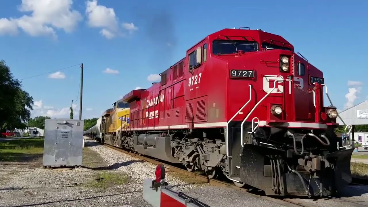 BEST TRAINS, VIDEOS, AND HORN SHOWS OF 2019!!! - YouTube