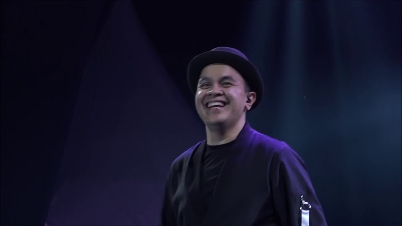 Tulus - Labirin (Live at PLAYLIST LIVE FESTIVAL 2019) - YouTube
