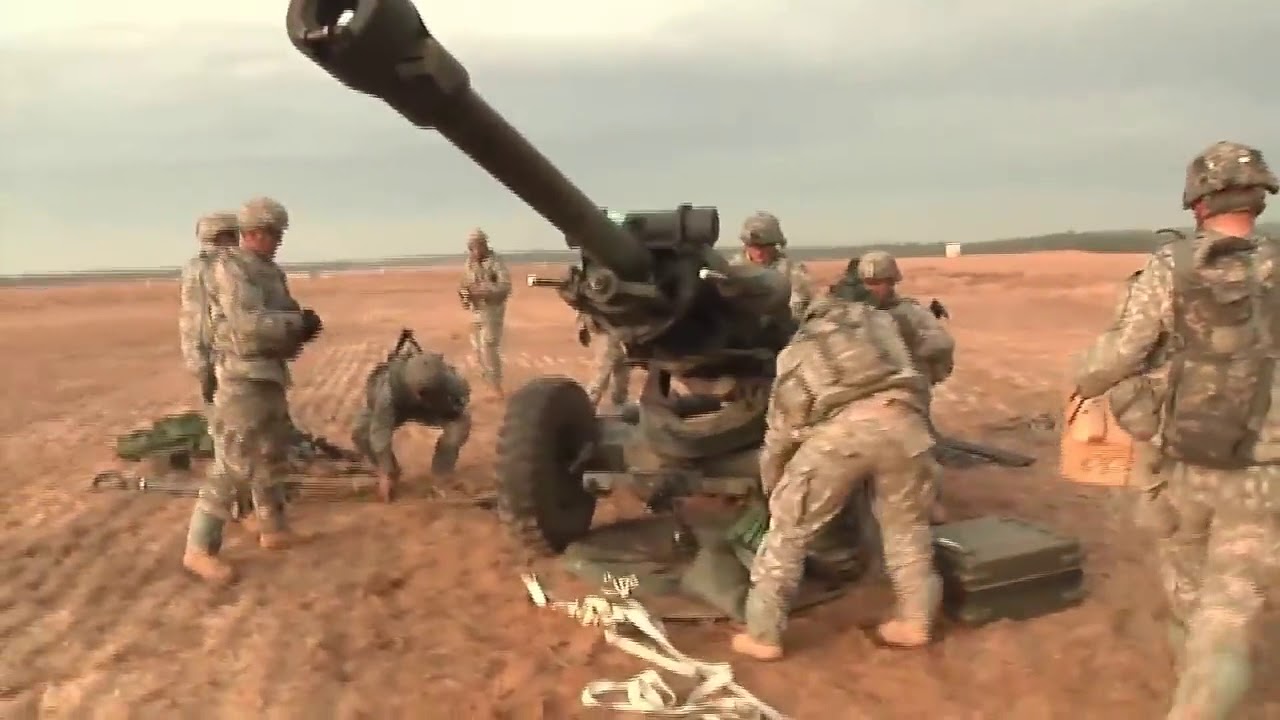 Airborne Artillerymen assigned to the 82nd Airborne Division Artillery ...