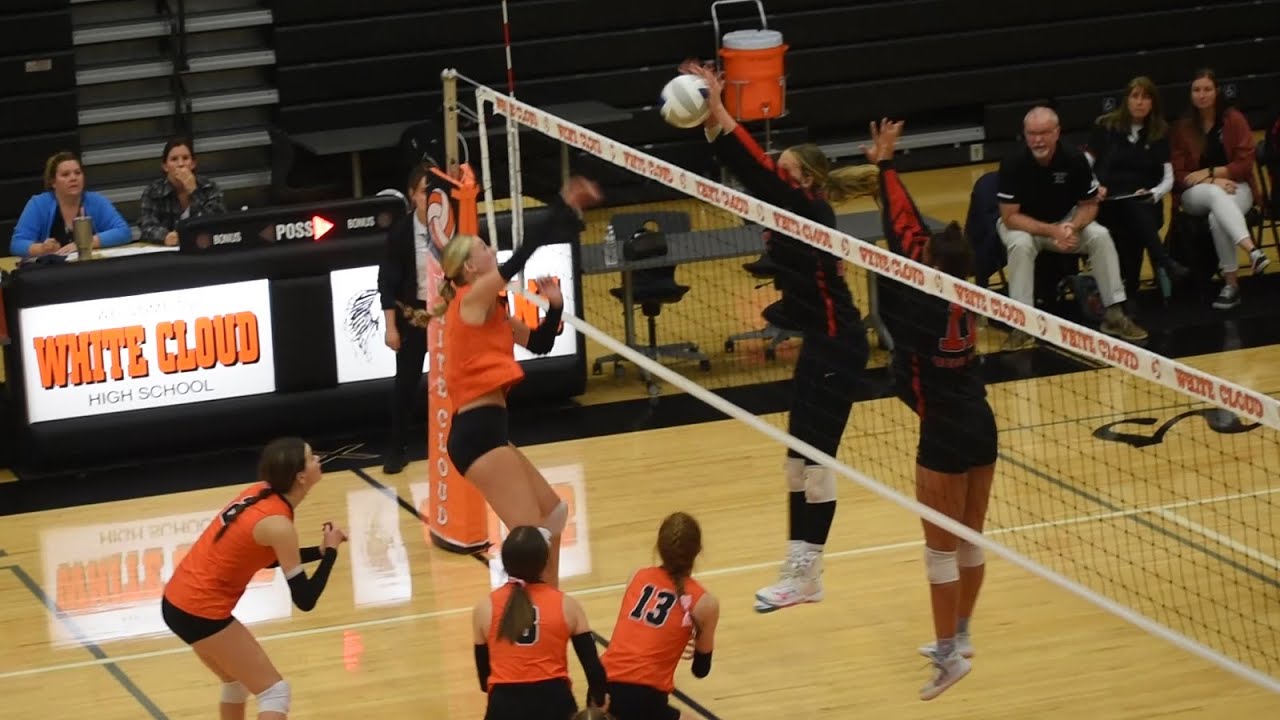 WATCH: Reed City Kyleigh Weck's block lifts Coyotes to set win - YouTube