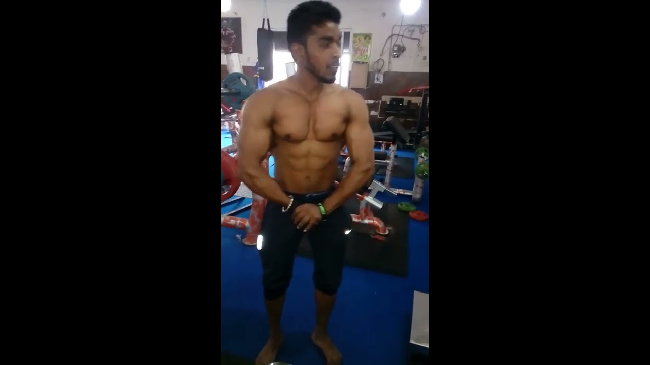 NATIONAL BODY BUILDER MR DEEPAK POSING AT THE GYM - YouTube