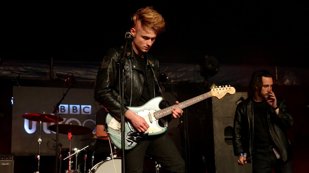 zimbra banda ZIBRA - R.I.P. (Rest In Peace) (Glastonbury 2015) - sync ...