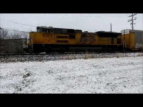 UP 9052 a SD70AH leads a autorack train west in Geneva IL - YouTube