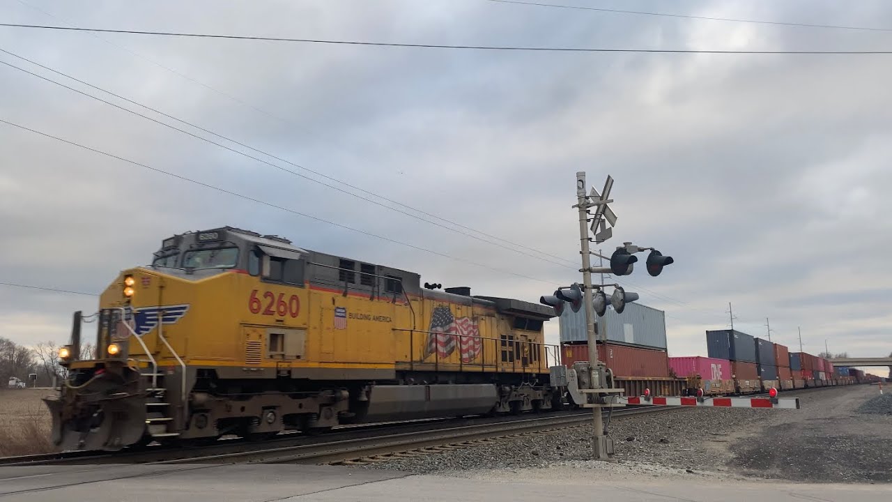 UP 6260 leads NS 266 in Rolling Prairie - YouTube