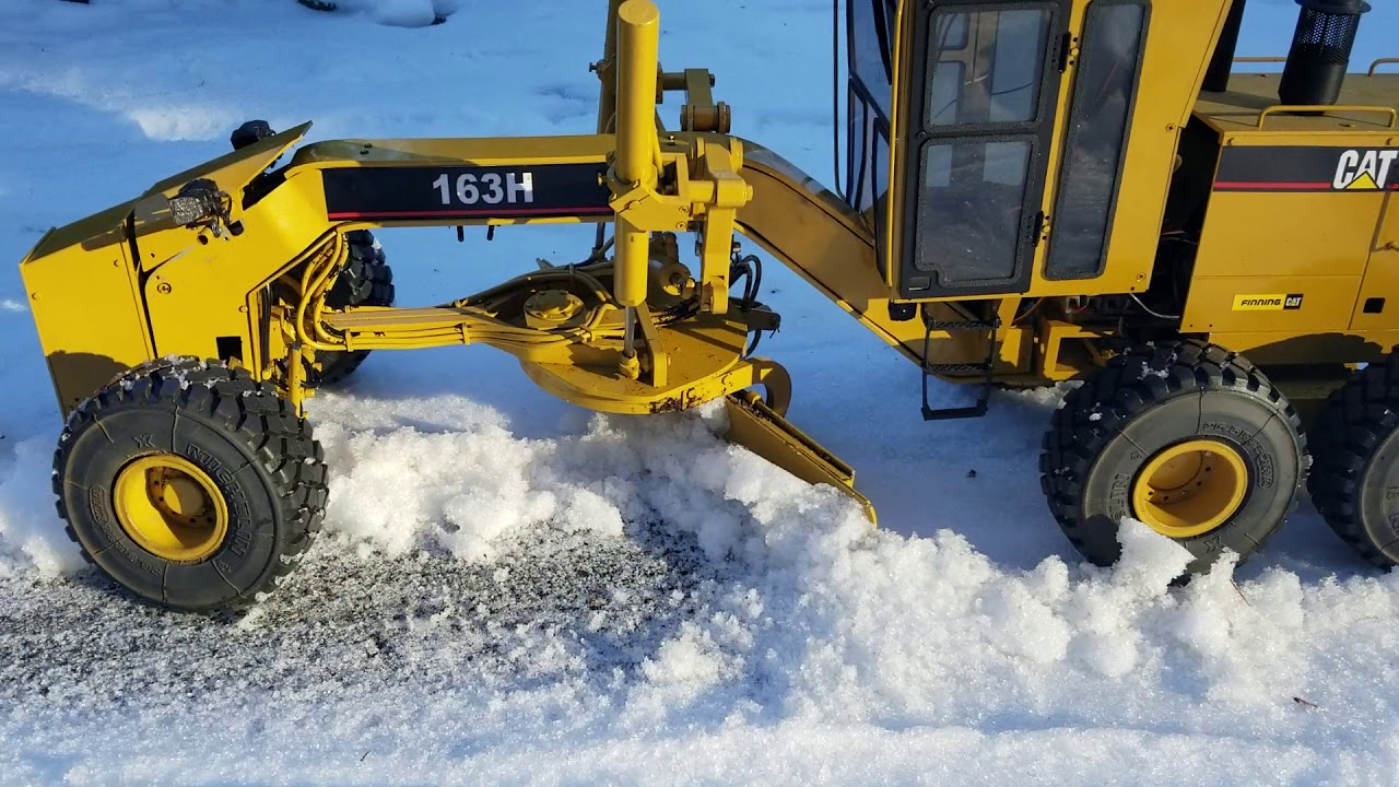 Cat 163H working on the ice road - YouTube