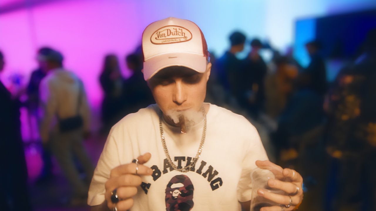 Kay North - WHITE OUT (prod. Xar) - YouTube