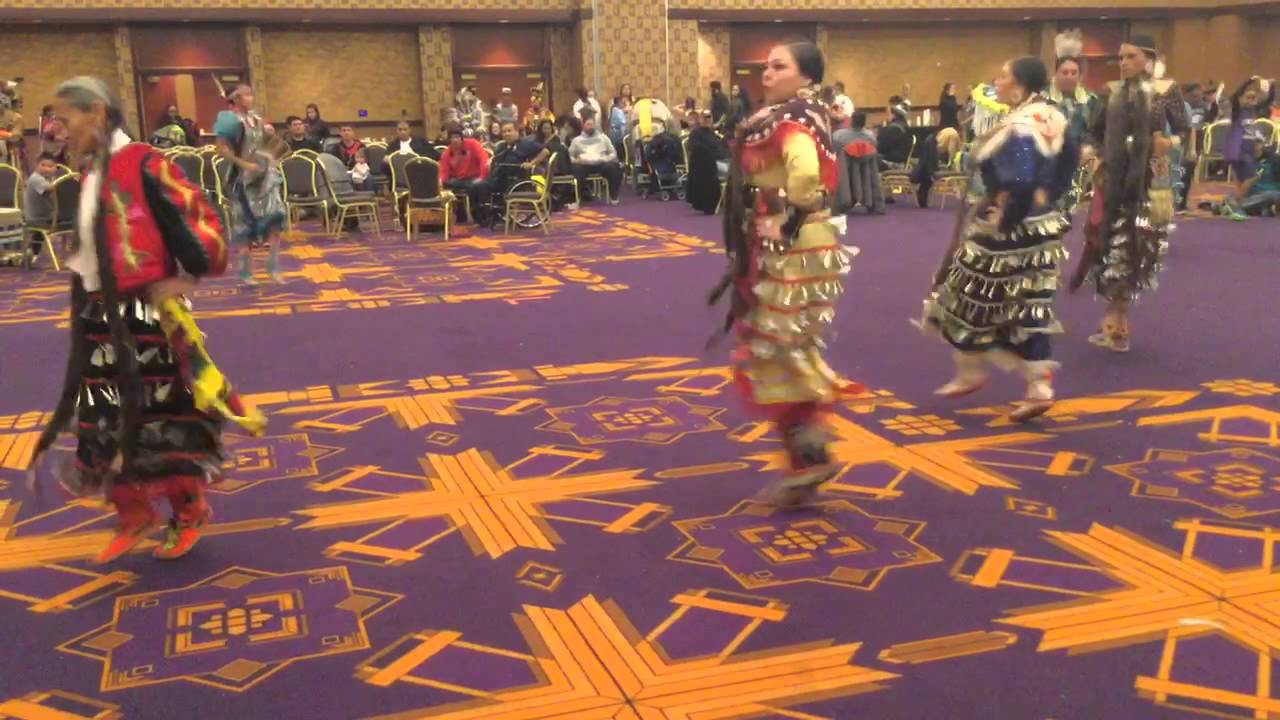Jessica Webster @ Oneida three sisters powwow. Jingle dress - YouTube