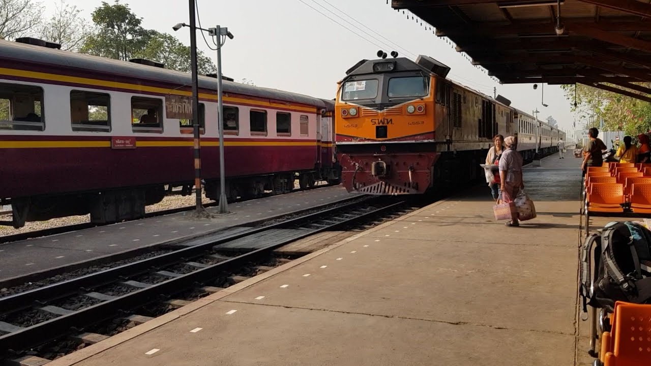 ขบวน 255 หลีก ขบวน 252 ที่บ้านโป่ง | Ordinary train 255 & 252 at ...