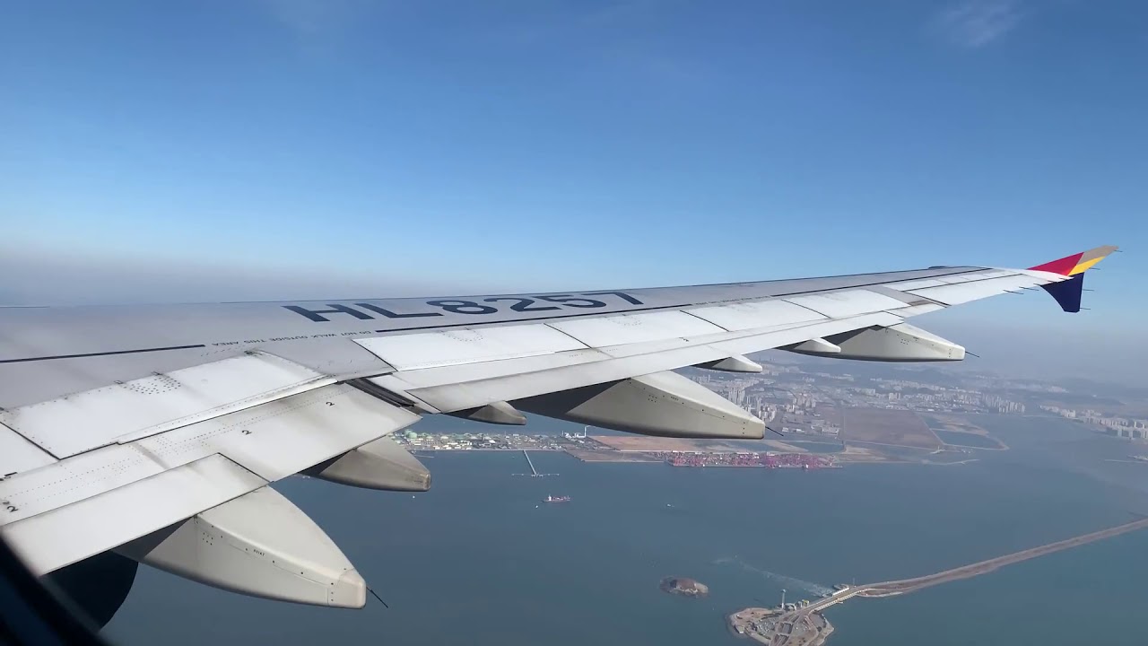 Asiana OZ301 Seoul Incheon Landing - YouTube
