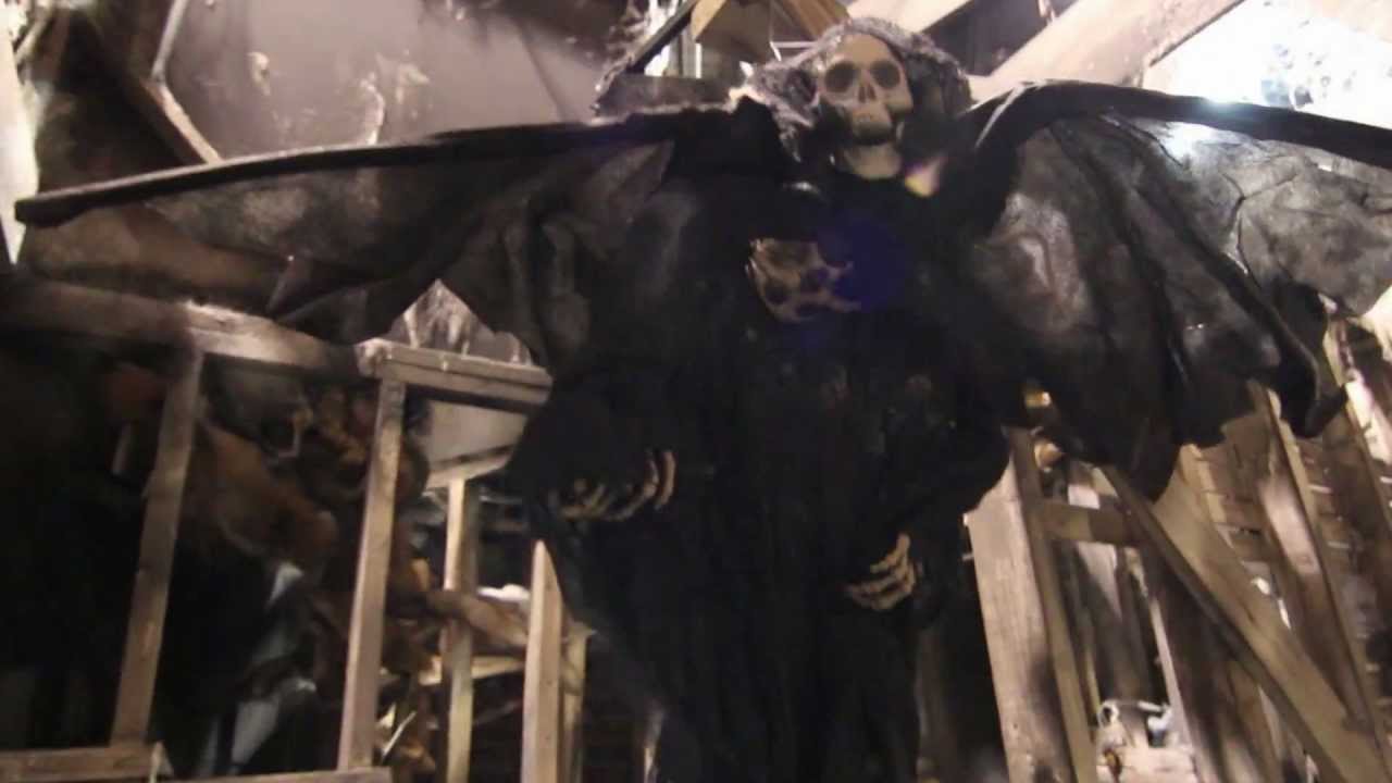 SS80298 _ Flying Reaper Animated Prop Led Eyes - YouTube