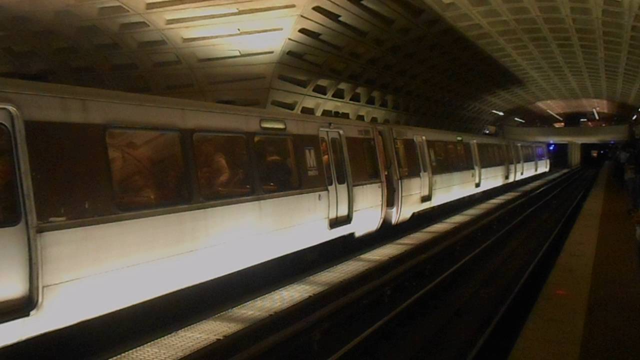 DC Metro (WMATA): 6 cars Red Line train to Shady Grove at Metro Center ...