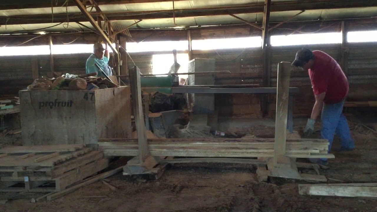 Edging some 4/4 hardwood boards on the Reihl steel edger - YouTube