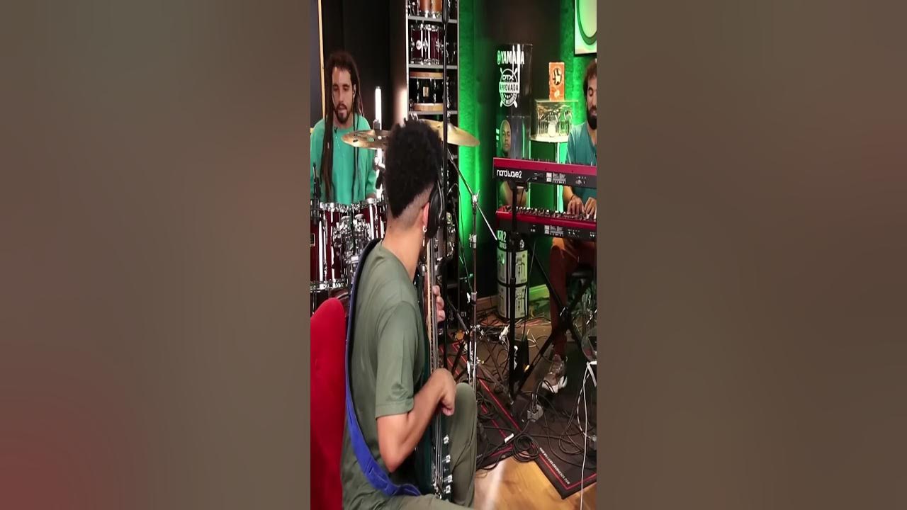 Pipoquinha - bass Love Theory #music #baixo #musica #groove #gospel - YouTube