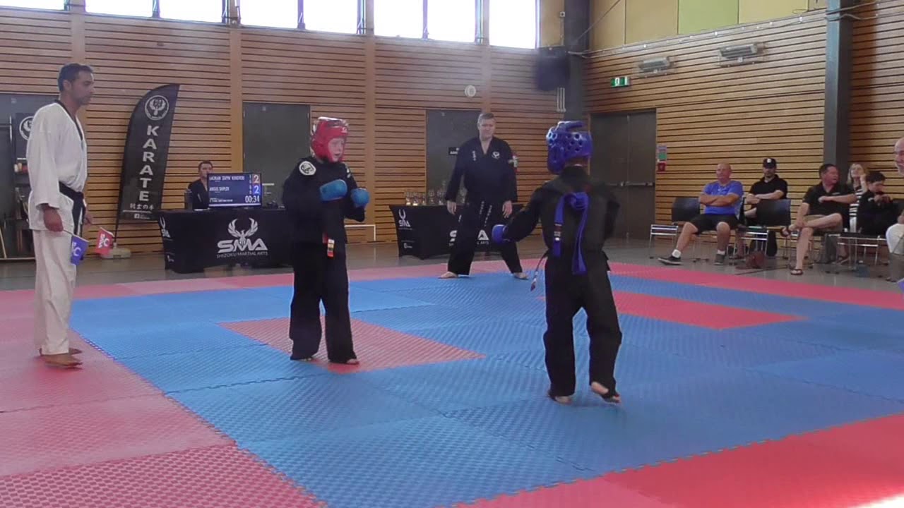 Fight 09 - Lachlan vs Angus - YouTube