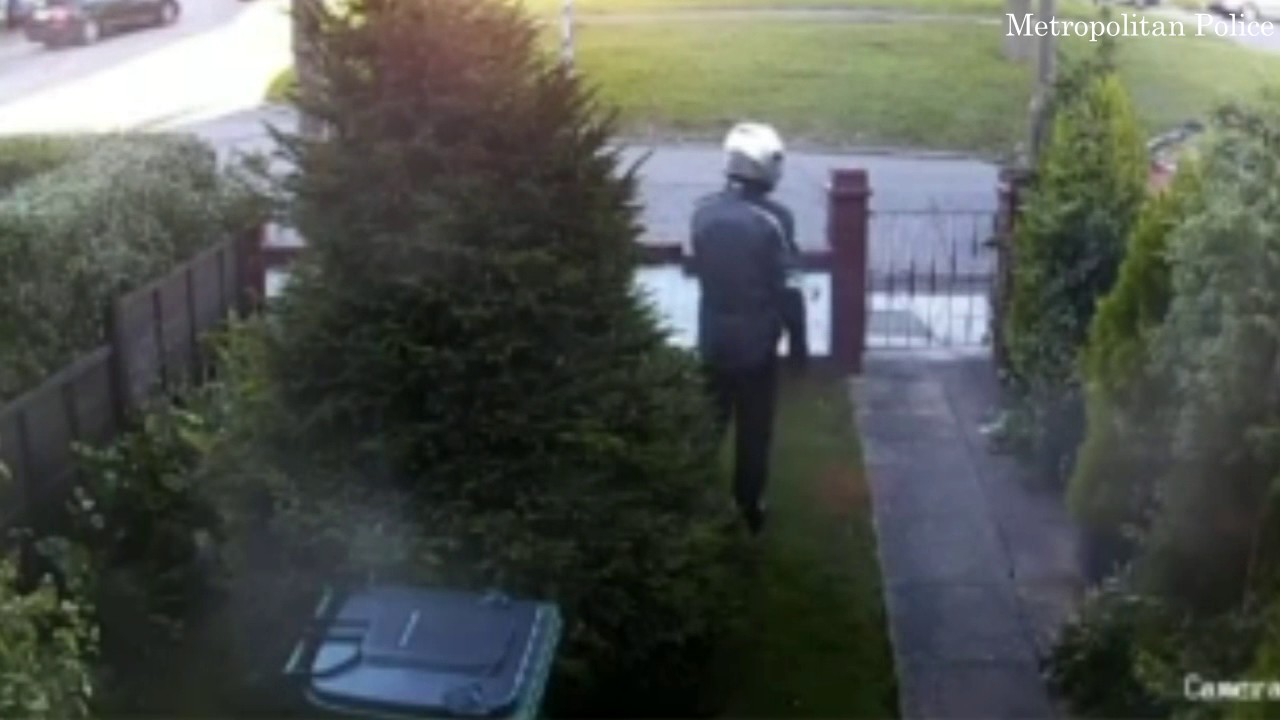 CCTV Catches Thieves Stealing Moped - YouTube