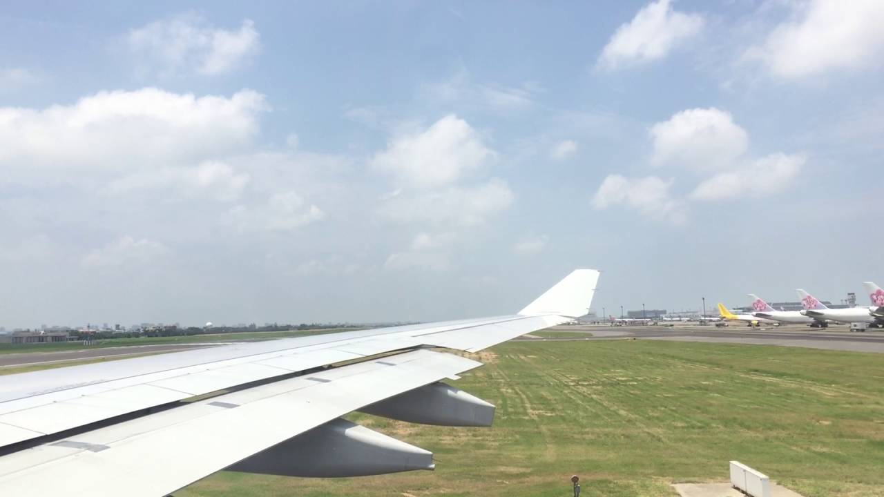 Cathy Pacific CX475 Taiwan Taoyuan International Airport Taxiway and ...