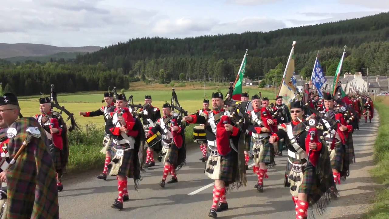 2016 Lonach and Atholl Highlanders march through Strathdon in the ...