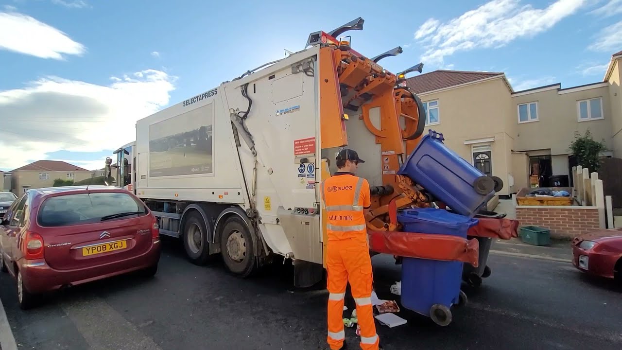 Suez Mercedes Econic Bin lorry on Mixed Recycling, UTG - YouTube