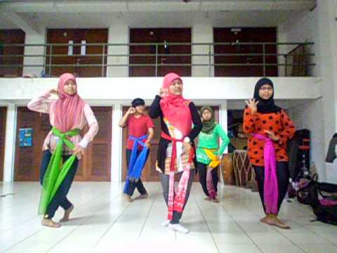 RAGAM GERAK TARI GAMBIR ANOM DAN DOLALAK