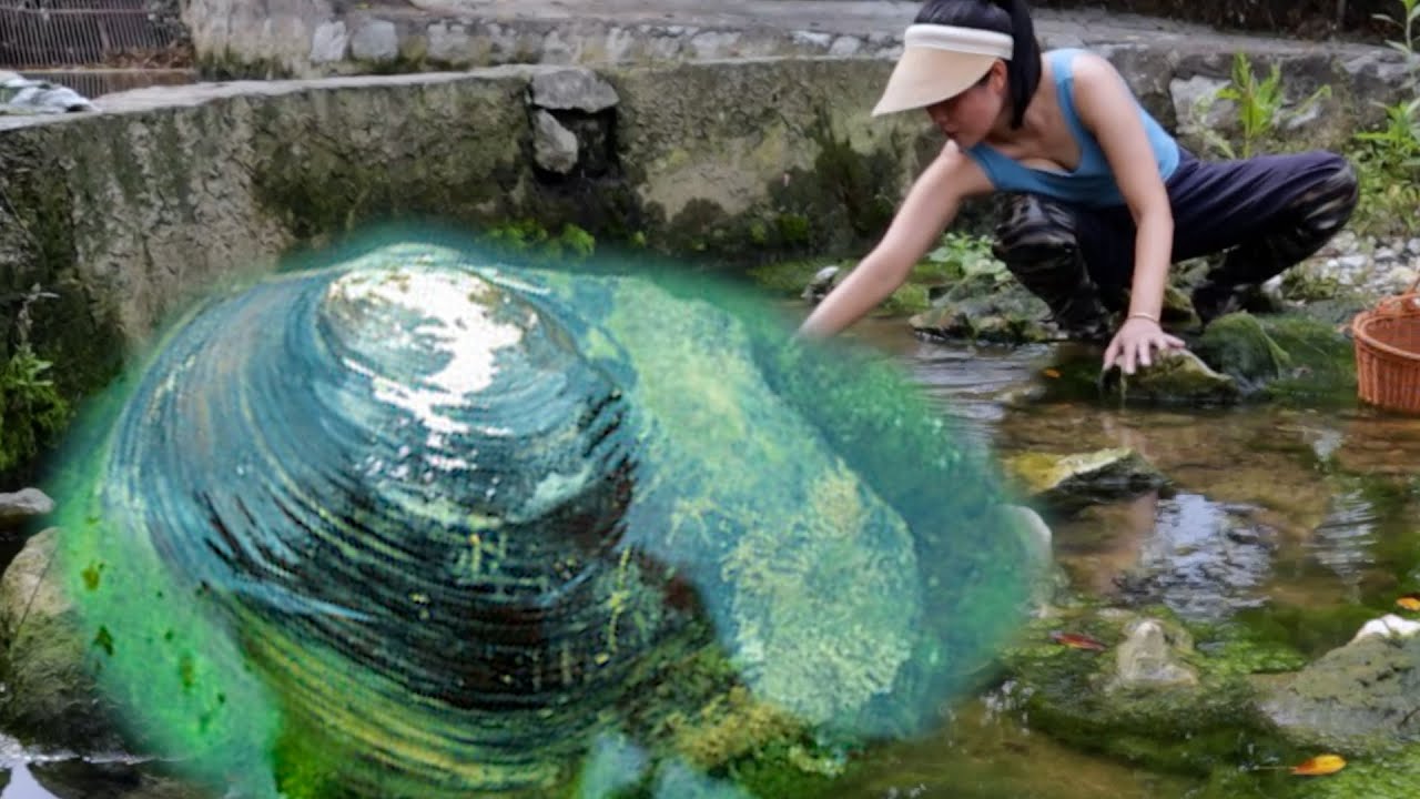 😱 Breaking open this huge green clam, the green pearl was mesmerized ...