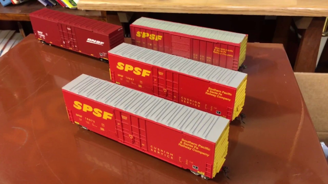 Unboxing and Review of New Athearn/Roundhouse HO Scale SPSF Boxcars ...