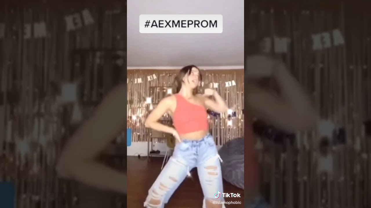 ADDISON RAE DANCING TO ED’s 🤡🤡🤡🤡🤡🤡 - YouTube